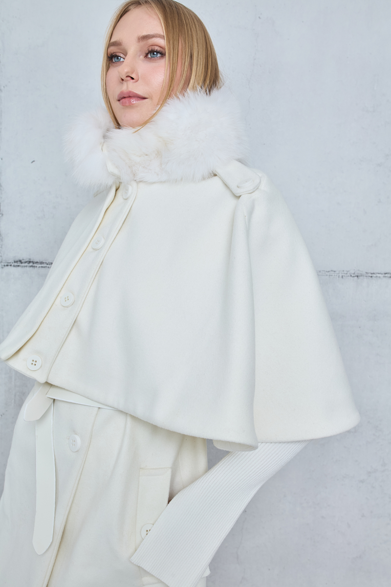WOOL SLEEVELESS COAT WITH DETACHABLE CAPE - WHITE | Zini WOOL SLEEVELESS COAT WITH DETACHABLE CAPE - WHITE | Zini